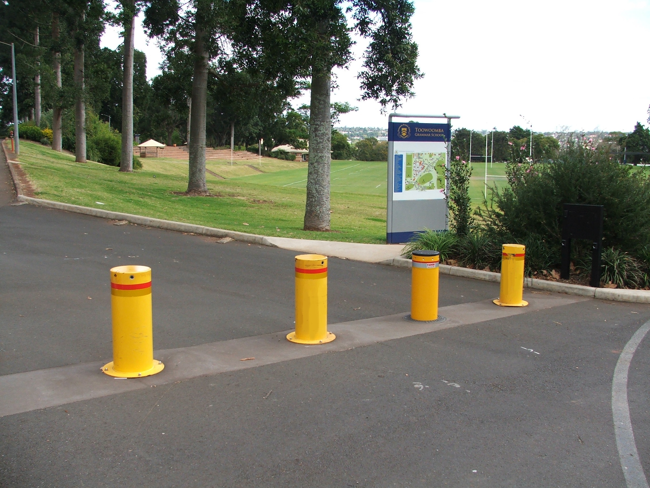 Papel dos bollards na segurança de condomínios logísticos - Portal Logweb