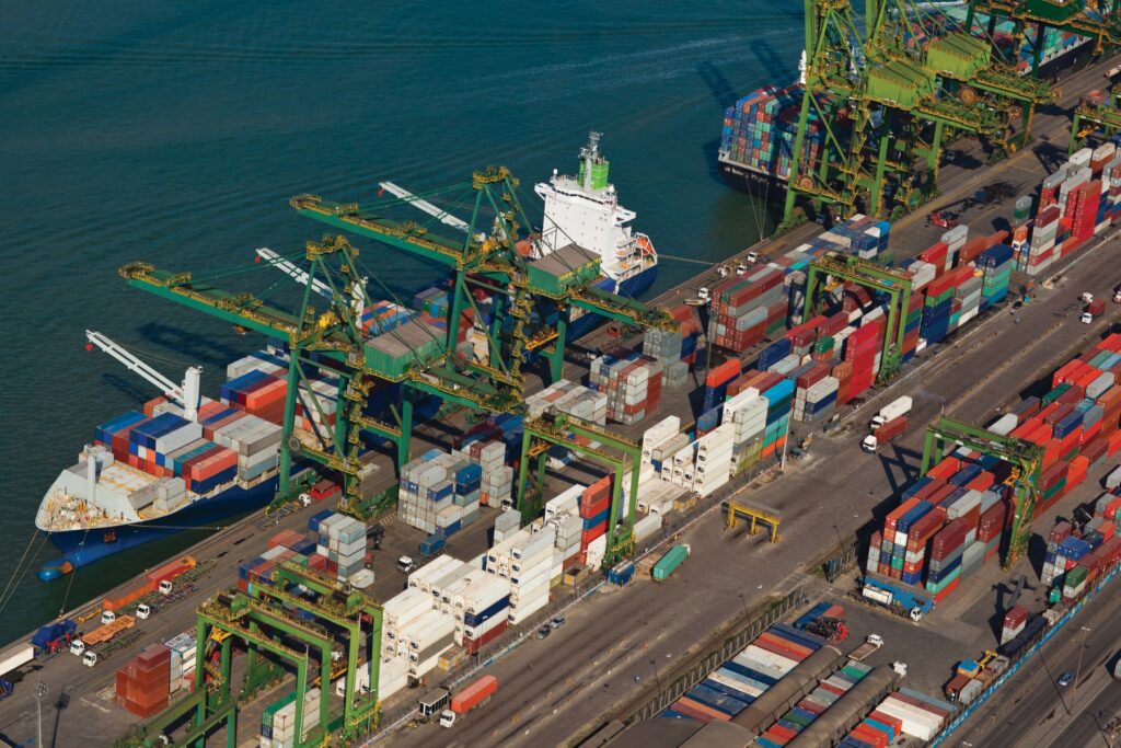 Libra Terminais Santos adquire 36 Terminal Tractors - Logweb - Notícias ...