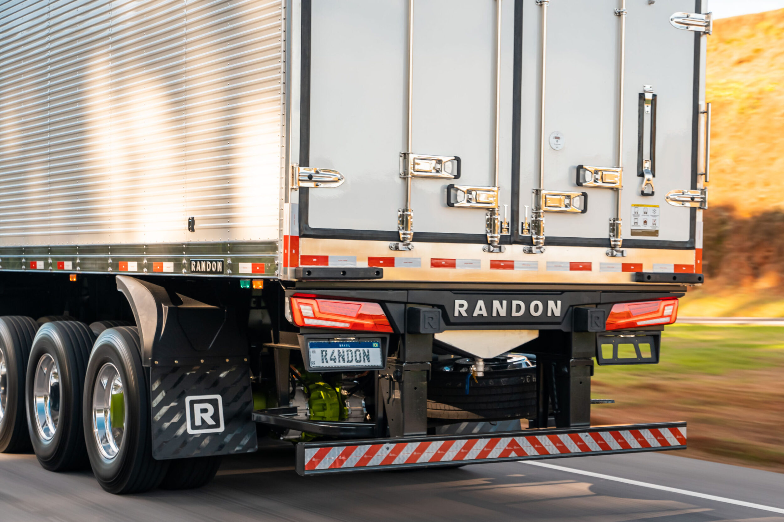 Empresas Randon comercializam primeiras unidades de semirreboques com ...
