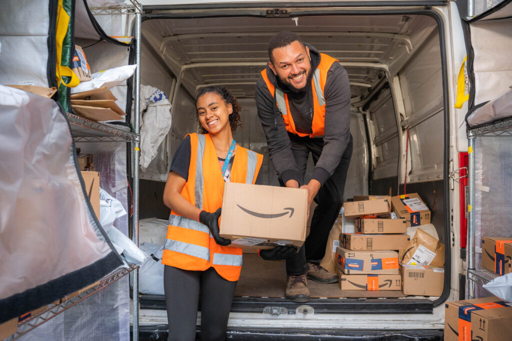 Programa de logística de última milha da Amazon ajuda no ...