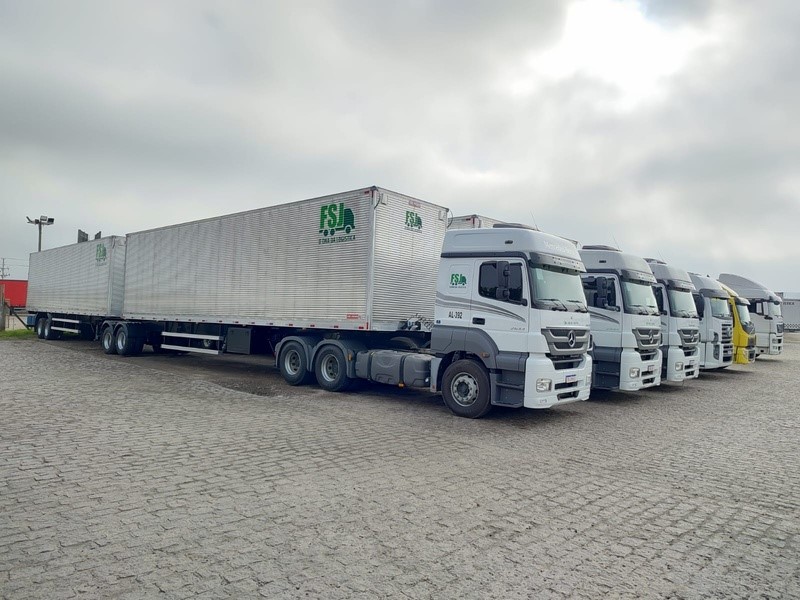 FSJ Logística incrementa a frota com mais 10 novas carretas bitrem ...